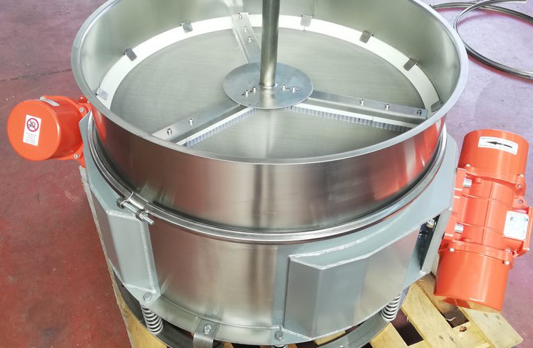 Direct discharge screen with two side motors - Erimaki